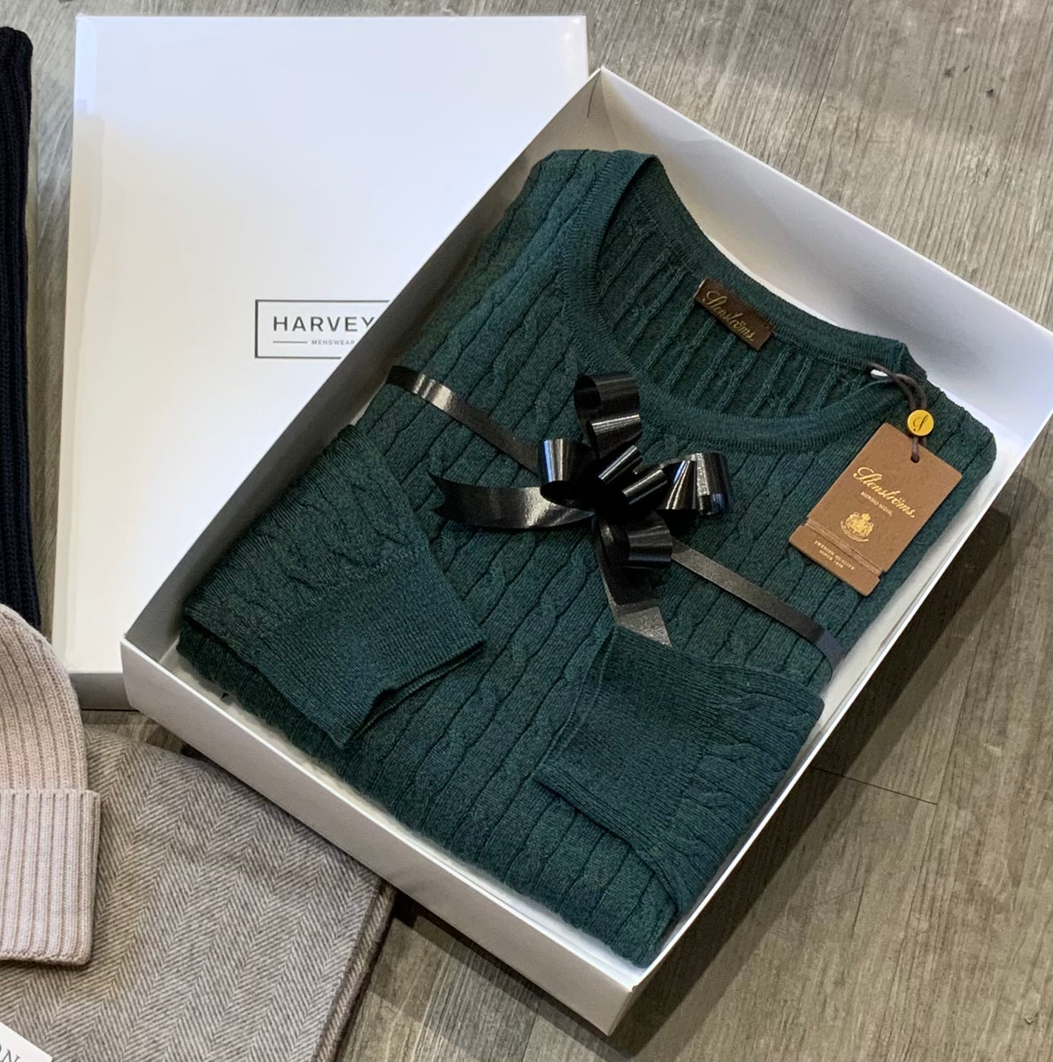 Gift Wrap – Harveys Menswear